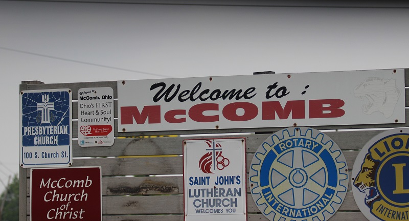 McComb Holding ‘Hometown Christmas’ Event - 106.3 The Fox